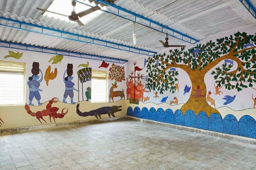 Artists from India and Japan Transform the Walls of a Bihar School
