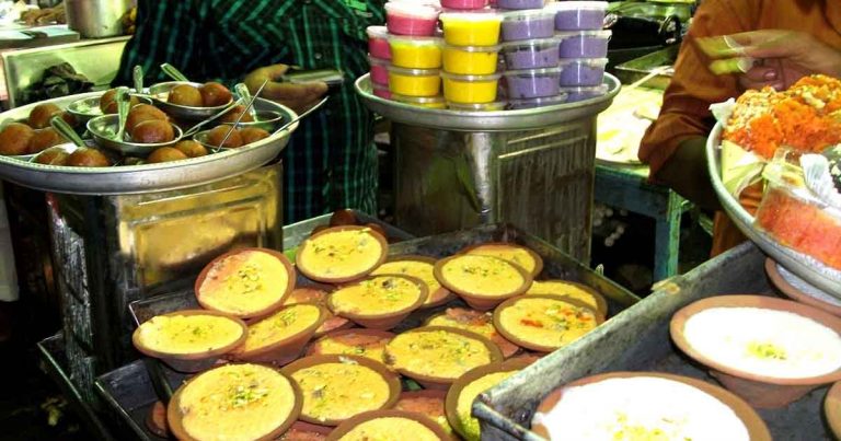 These 10 Khau Gallis Are the Best Street Food Destinations in Mumbai
