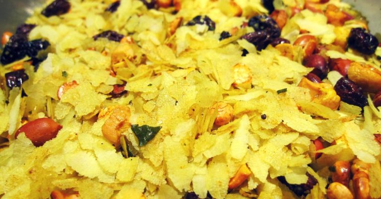 This Diwali, Our Reader Shares His Mother's Special Chiwda Recipe