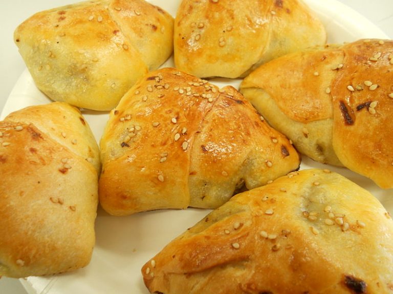 The Fascinating History of India's Favourite Street Snack, the Samosa