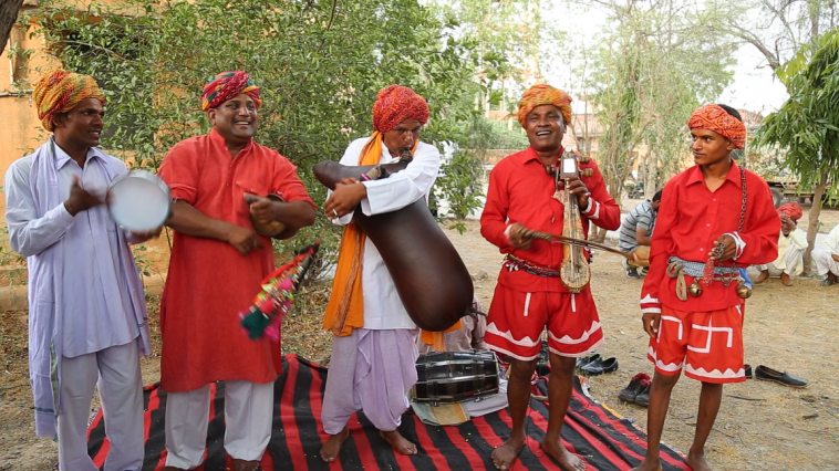 Meet Two Generations of Folk Musicians Trying to Keep Their Art Alive