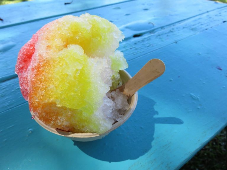 The Long & Fascinating History of Ice Gola, India's Go-To Summer Treat