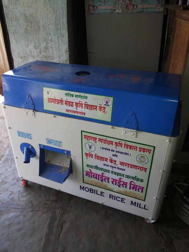 A mobile rice mill developed in Maharastra is changing the lives of many