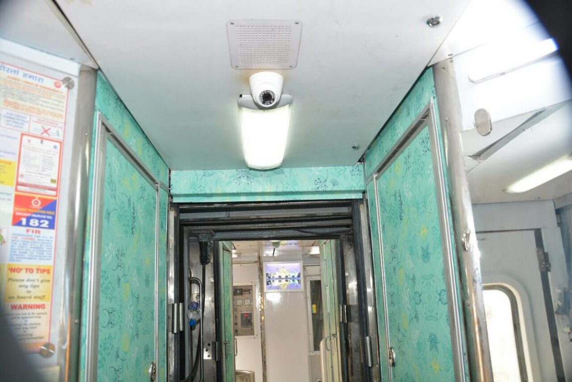 Railway Lovers, Here's a Look at the All-New Swarna Rajdhani Coaches!