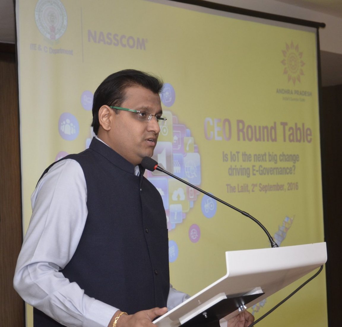 10 IAS Officers Who Made 2017 Better With Their Brilliant Initiatives