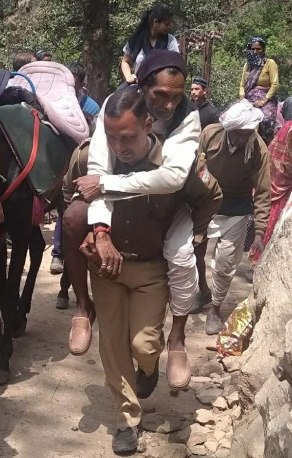 Uttarakhand Cop Carries Heart Attack-Stricken Pilgrim Uphill For 2 Km ...
