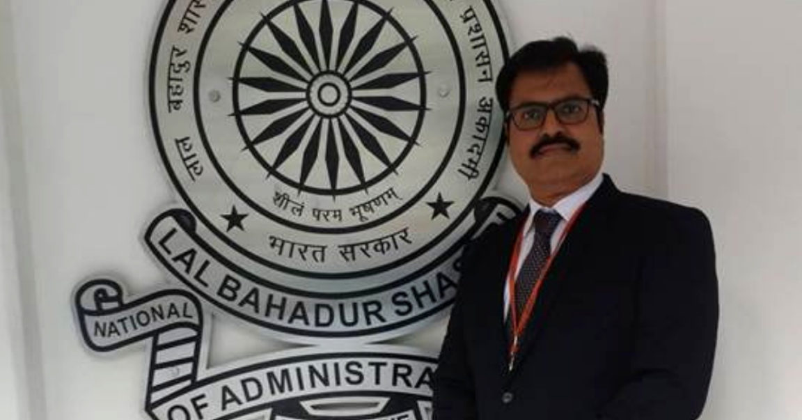 Pune IAS officer scrutinizes corrupt babus, suspends them on spot - The ...