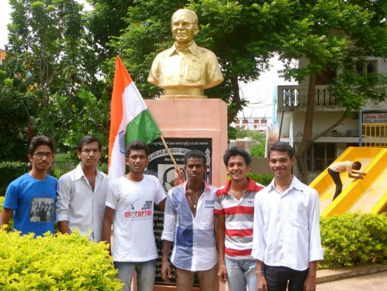 This 'People's Officer' Is the Only IAS To Be Honoured With a Statue ...