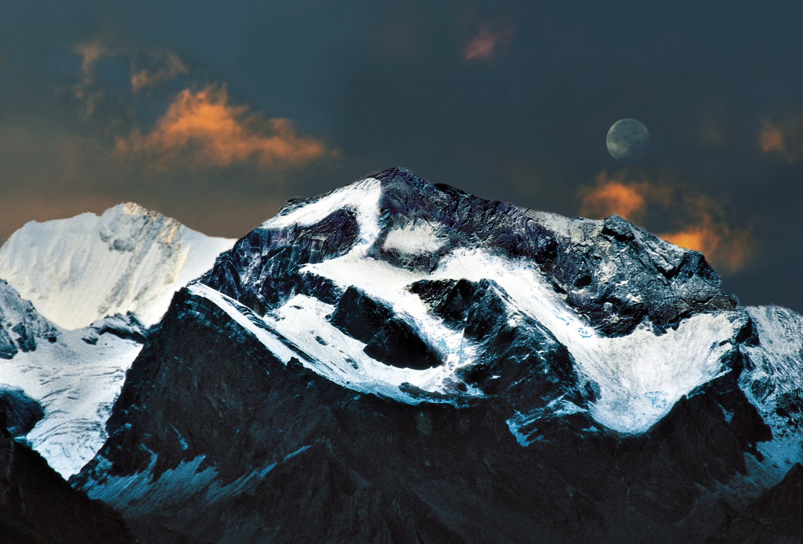This Photographer Scaled Himalayan Peaks to Click These Stunning Pics