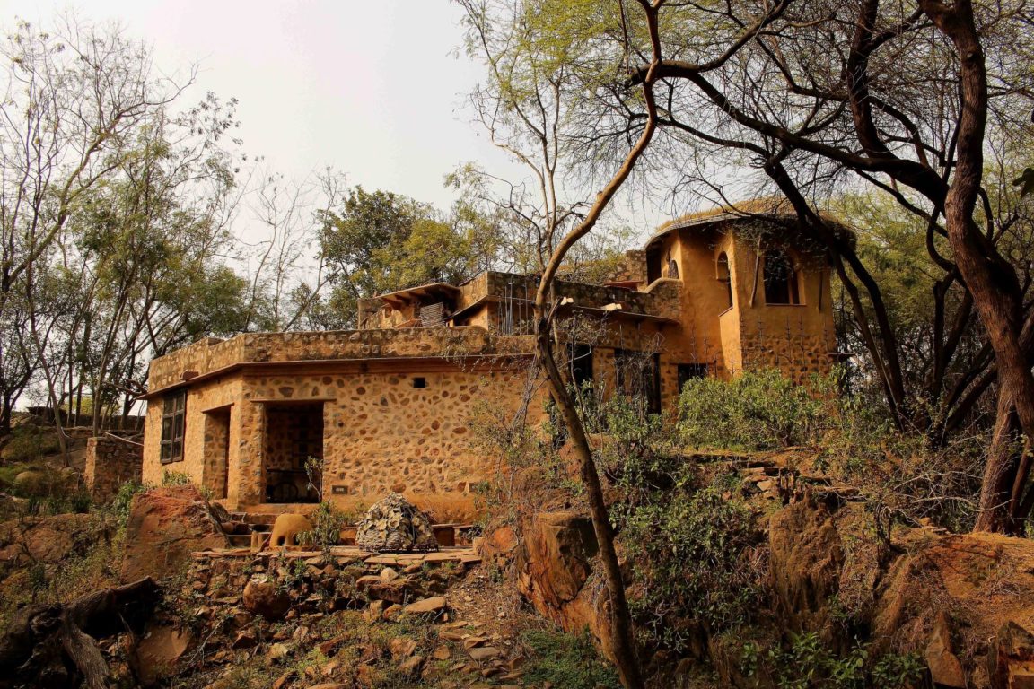 Made of Mud & Bamboocrete: 100% Recyclable house Beats the Heat!