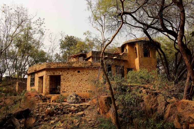 Made of Mud & Bamboocrete: 100% Recyclable house Beats the Heat!