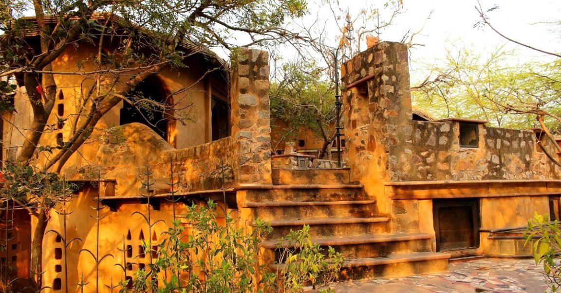 Made of Mud & Bamboocrete: 100% Recyclable house Beats the Heat!