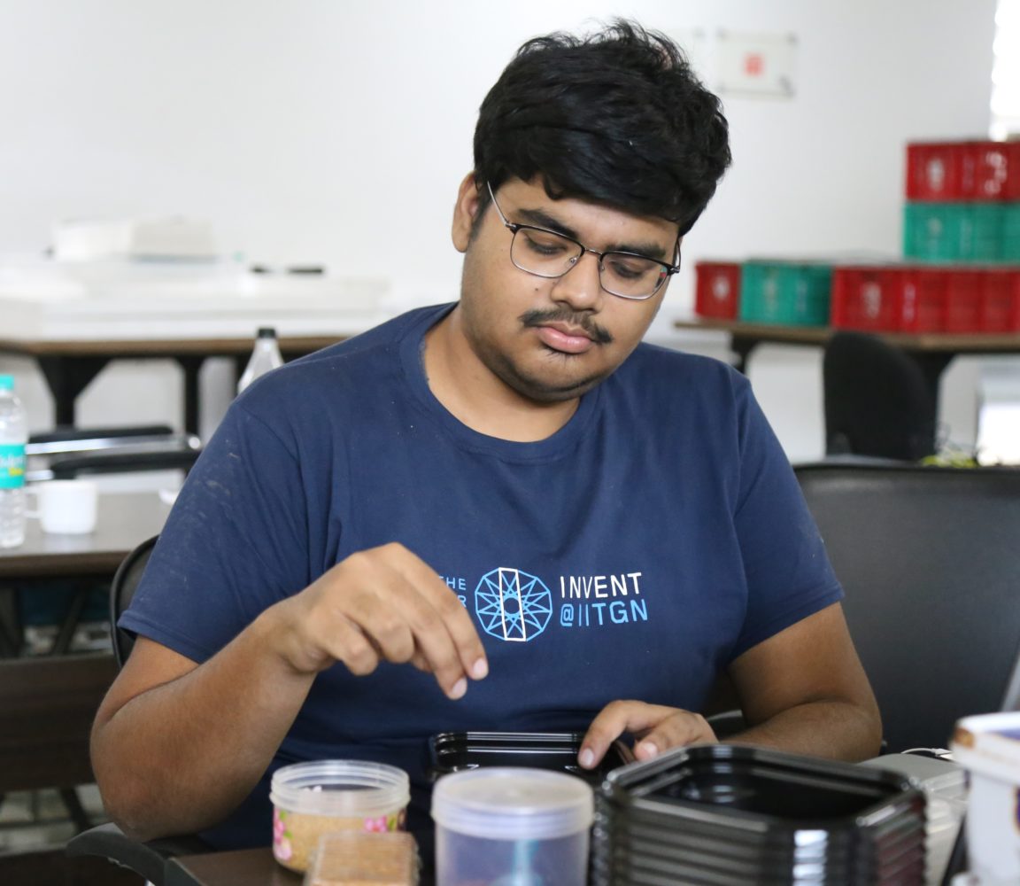 IIT Students Make Food Aid Pack for Disaster Relief that 'Grows' with Time