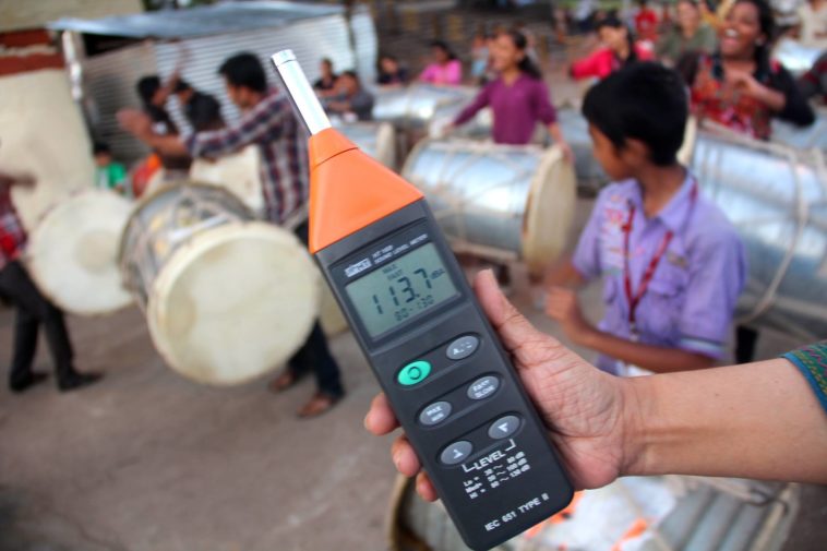 Meet the 58-YO Woman Helping Mumbai Tackle Noise Pollution Meet the 58-YO Woman Helping Mumbai Tackle Noise Pollution