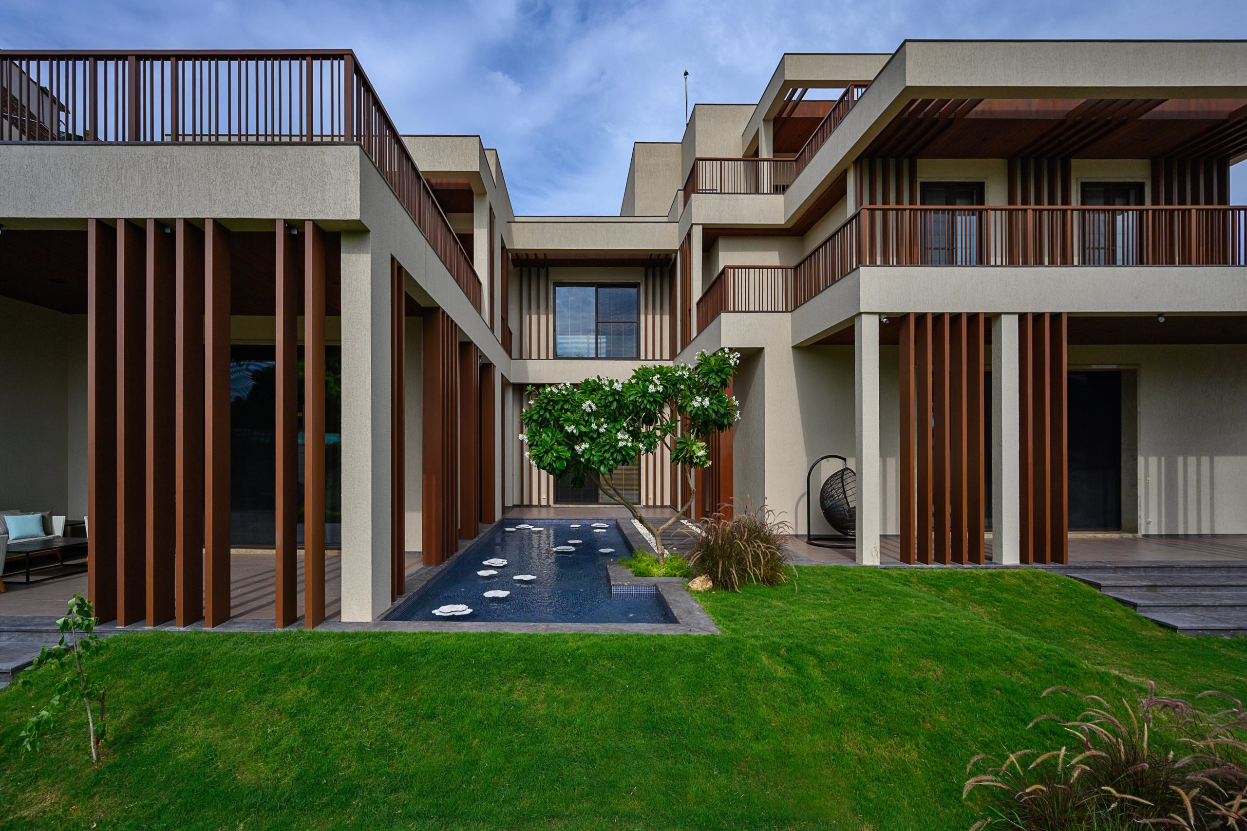 Blazing Heat or Biting Cold, Architects Build Home That is Always Perfect