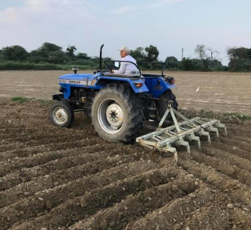 Retd Colonel Makes UP Village India’s Largest English Carrot Producer