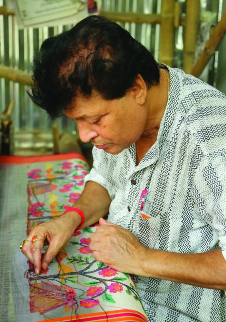 Bengal Saree Artisan Goes From Making Rs 2.5 Per Day to Running a Rs 50 Cr Venture