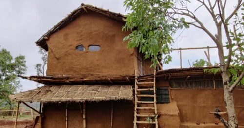 Couple Uses 700-YO Method to Build Unique 2-Floor Mud Home In Just Rs 4 ...