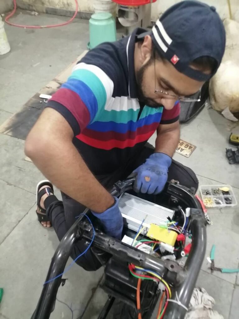 23-YO Engineer Converts Old Two-Wheelers Into EVs in 2 Days