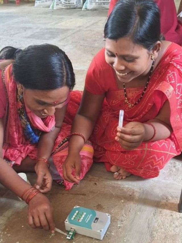 Scientist Develops Pocket-Size Device For Farmers to Check Soil Health ...