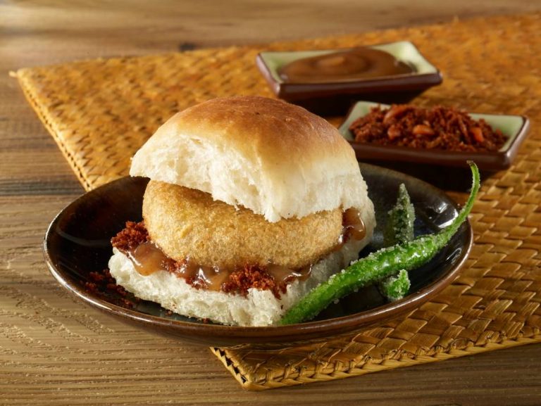 8 Best Vada Pav Spots in Mumbai For That Authentic Taste; Bookmark Now!