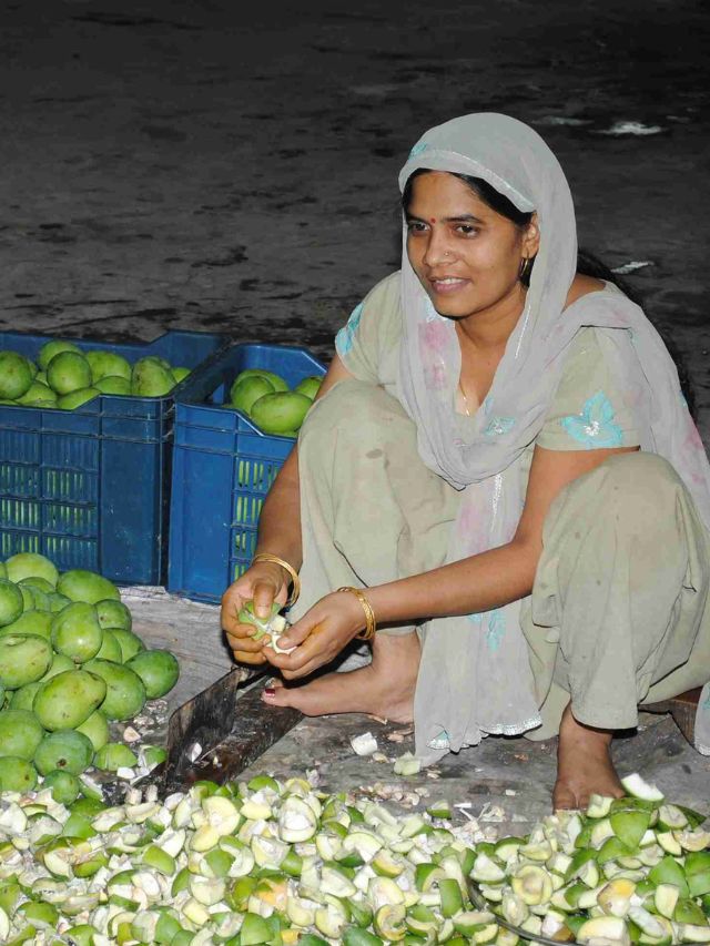How a 55-YO Woman Transformed Her Pickle Stand Into a Rs 5 Crore Business