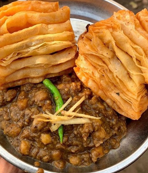 Chef's Choice: 7 Must-Visit Spots in Delhi for the Best Samosas