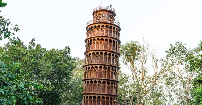 Jungle Trail Noida: India’s Quirkiest Wildlife Park Made from Scrap Metal